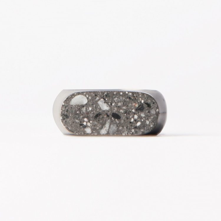 22 Design Studio - Upright Concrete Ring | Gessato Design Store