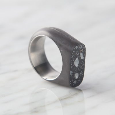 22 Design Studio - Upright Concrete Ring | Gessato Design Store