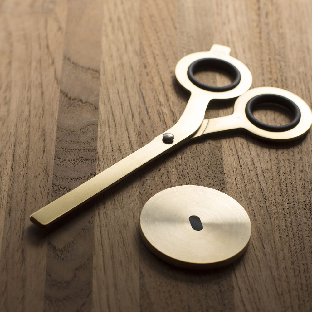 Hmm - Standing Scissors with Base, Gold | Gessato Design Store