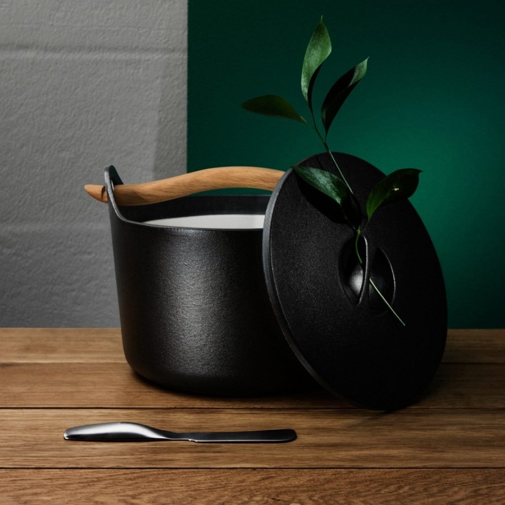 Iittala - Sarpaneva Cast Iron Casserole Pot | Gessato Design Store