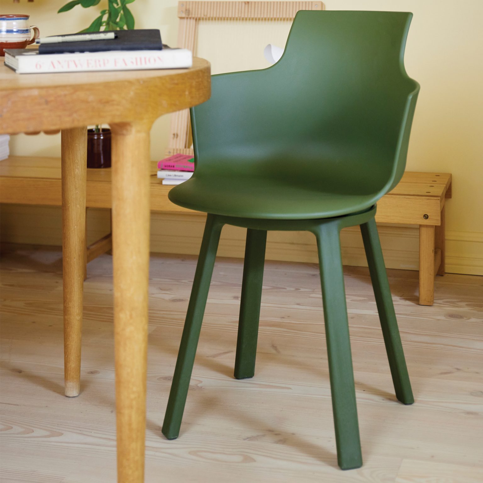 Varier - Social® Turn Chair - Green, Set of 2 | Gessato Design Store