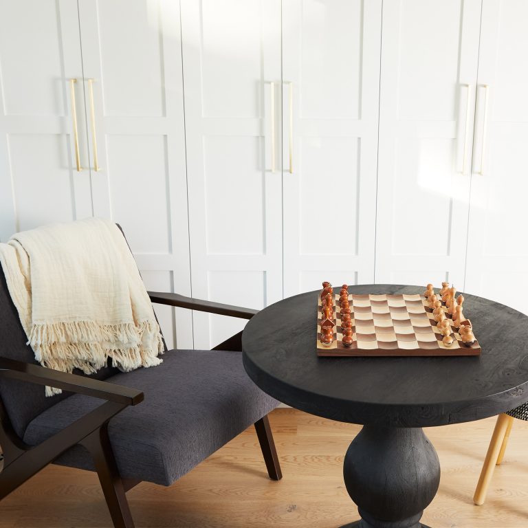 Umbra - Wobble Chess Set | Gessato Design Store