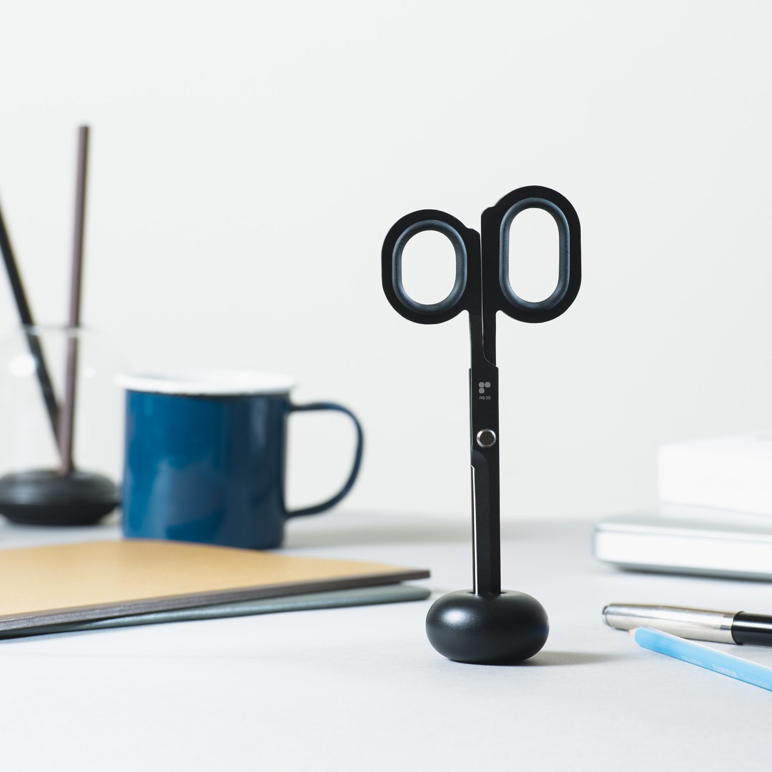 no.30 - Standing Scissors | Gessato Design Store