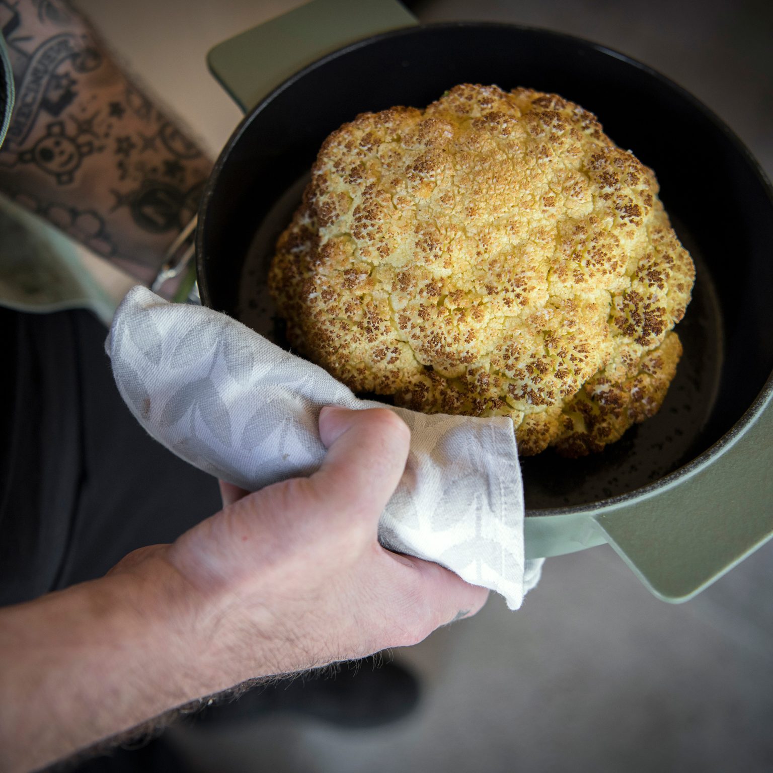 Serax - Surface Cast Iron Casserole M | Gessato Design Store