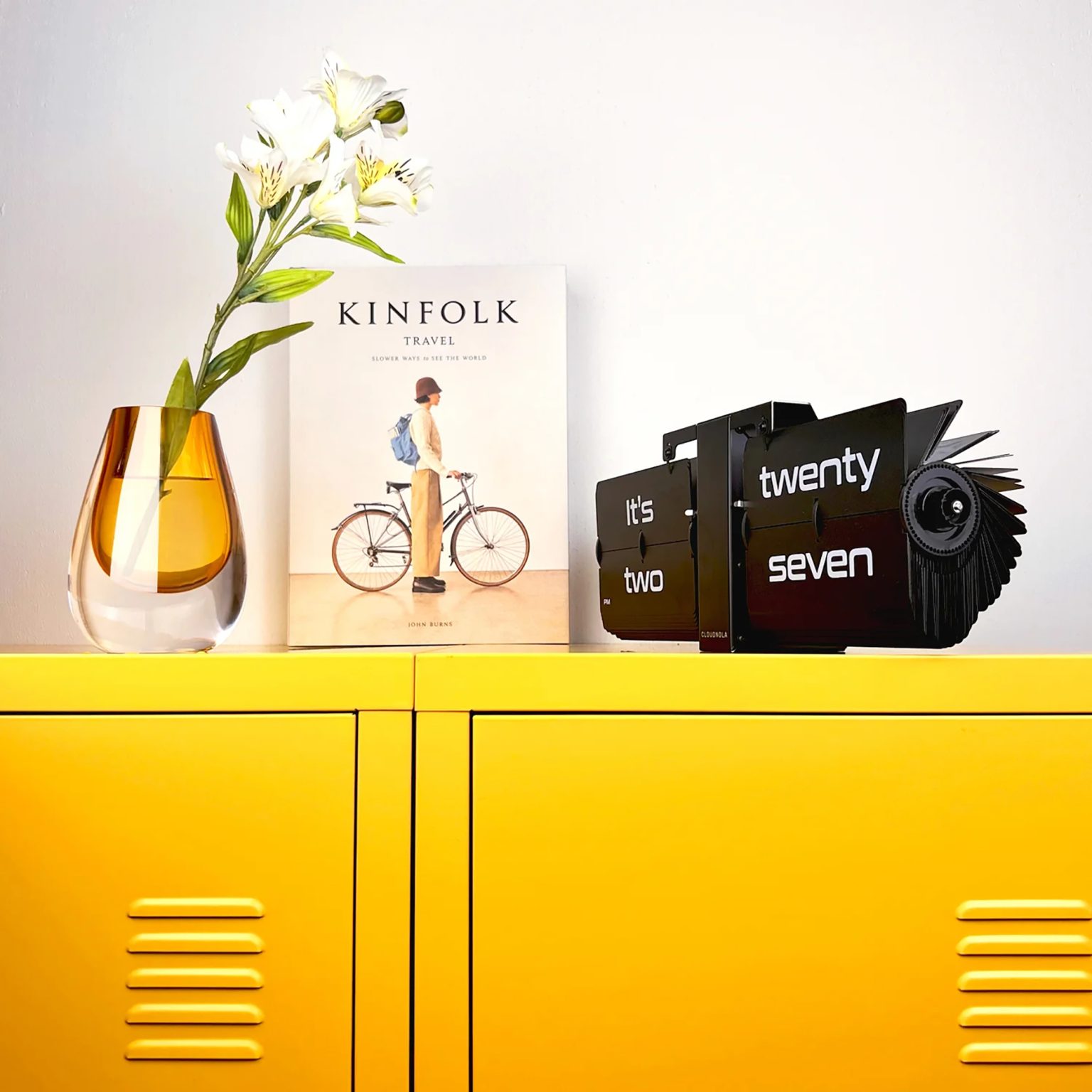 Cloudnola - Flipping Out Flip Clock, English | Gessato Design Store